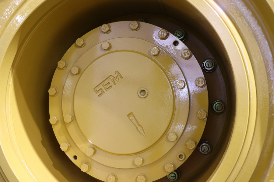 【铁甲评测】力量和速度兼得，SEM676D大吨位装载机重磅来袭_铁甲工程机械网