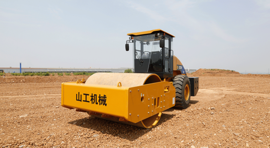 山工机械SEM676D装载机和SEM526压路机荣获CMIIC 2021明星产品奖_铁甲工程机械网