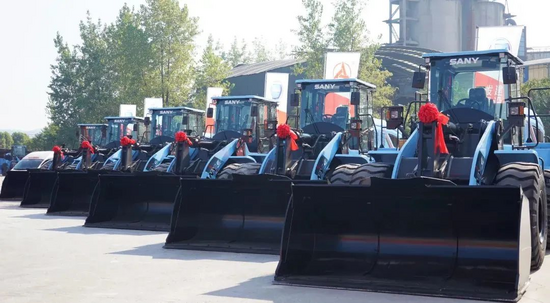 全球单笔最大电动装载机订单交付！_铁甲工程机械网