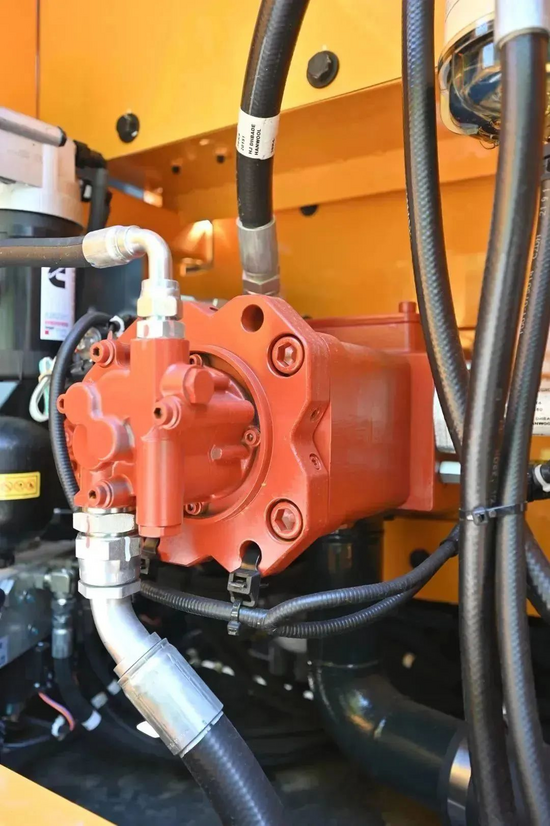 重磅升级，蓄势待发！快来解锁现代HX135国四新机_铁甲工程机械网