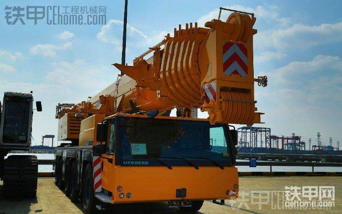 虽然没抓到新款水哥，但却逮到一只最新款的LTM1200-5.1，新款司机室，控制系统，大灯_铁甲工程机械论坛