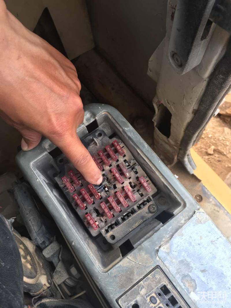 卡特320b电路图,1608b电路图供电,a2025b电路图_大山谷图库